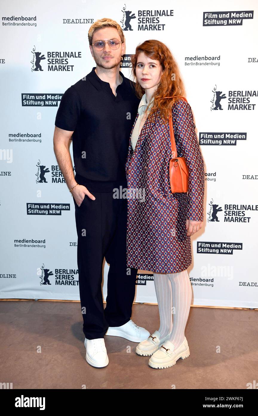 Jannik Schümann und Luise Aschenbrenner bei der Premiere der RTL Serie ...