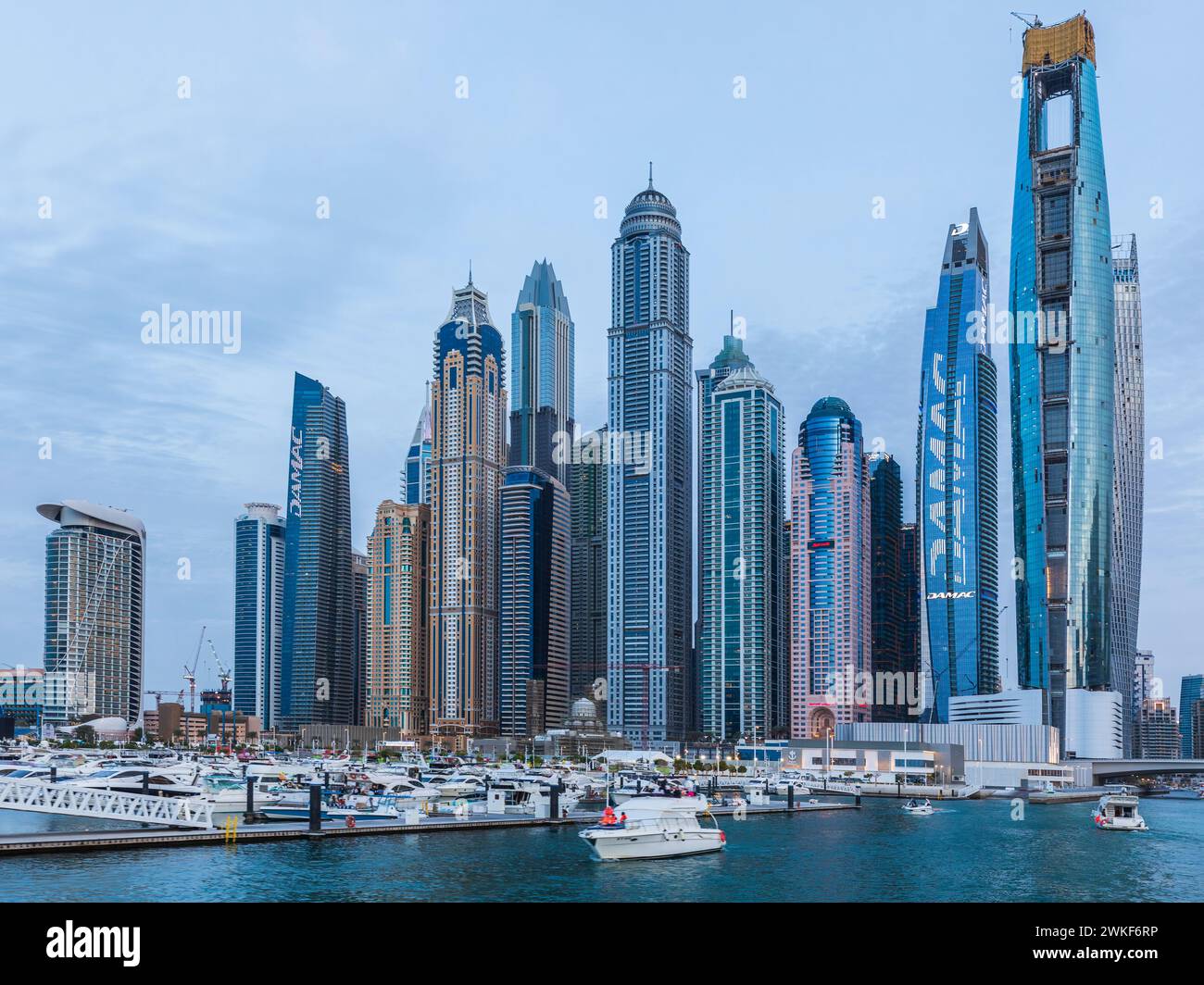 Dubai 2024 boat night hi-res stock photography and images - Alamy