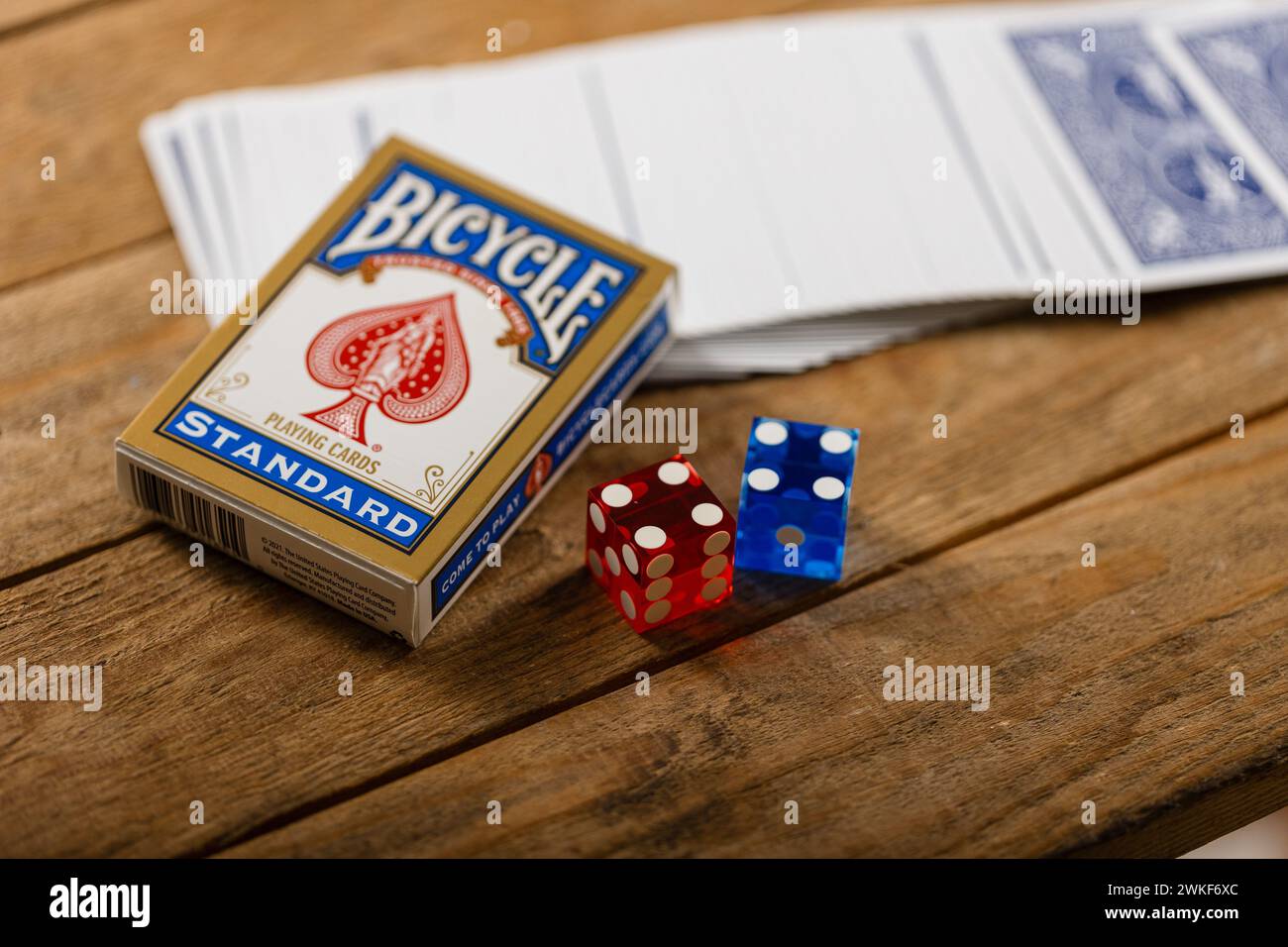 Dice and cards are an important part of the tricks of magic artists ...