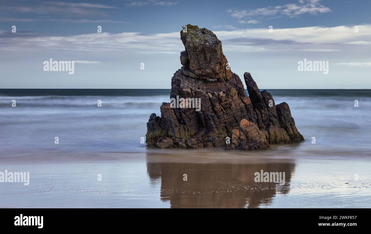 People on remote scottish beach hi-res stock photography and images - Alamy