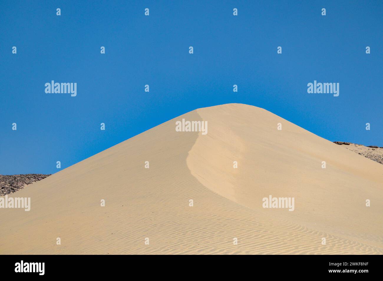 sand dune pattern from north african desert Stock Photo - Alamy