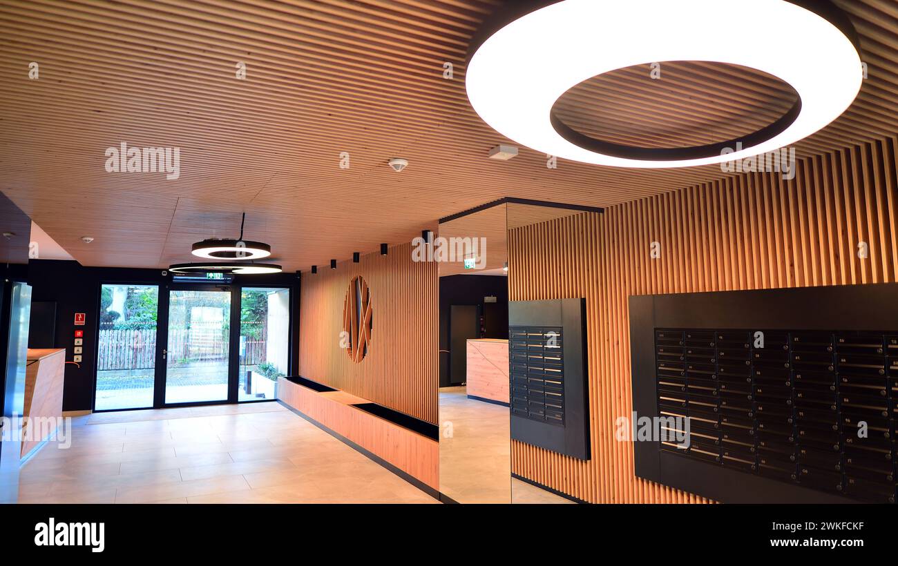 Modern reception. Apartment building lobby area Stock Photo - Alamy