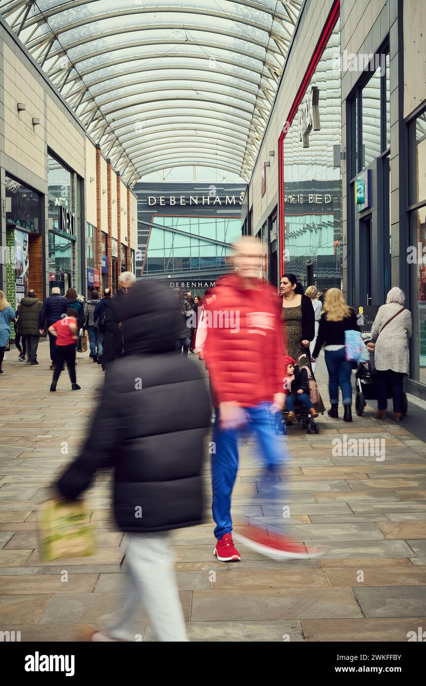 Shoppers in Trinity Walk Shopping Centre,Wakefield Stock Photo - Alamy