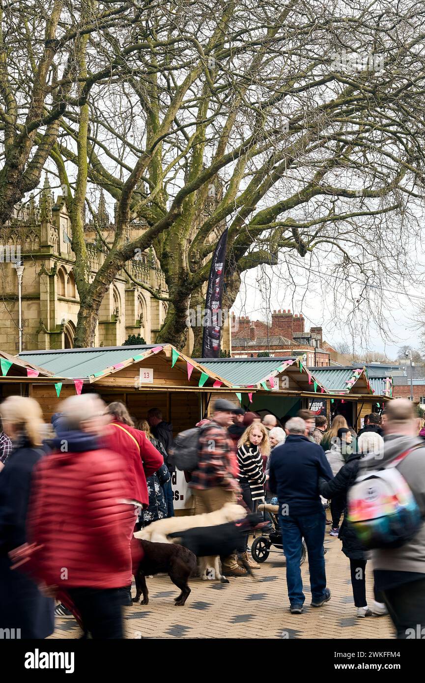 Busy stalls hi-res stock photography and images - Alamy
