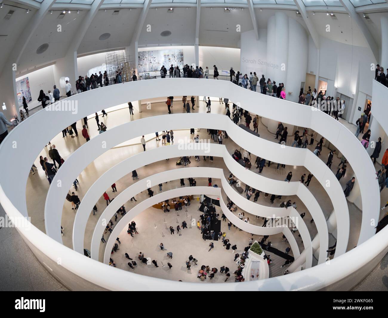 Guggenheim museum new york interior hi-res stock photography and images ...