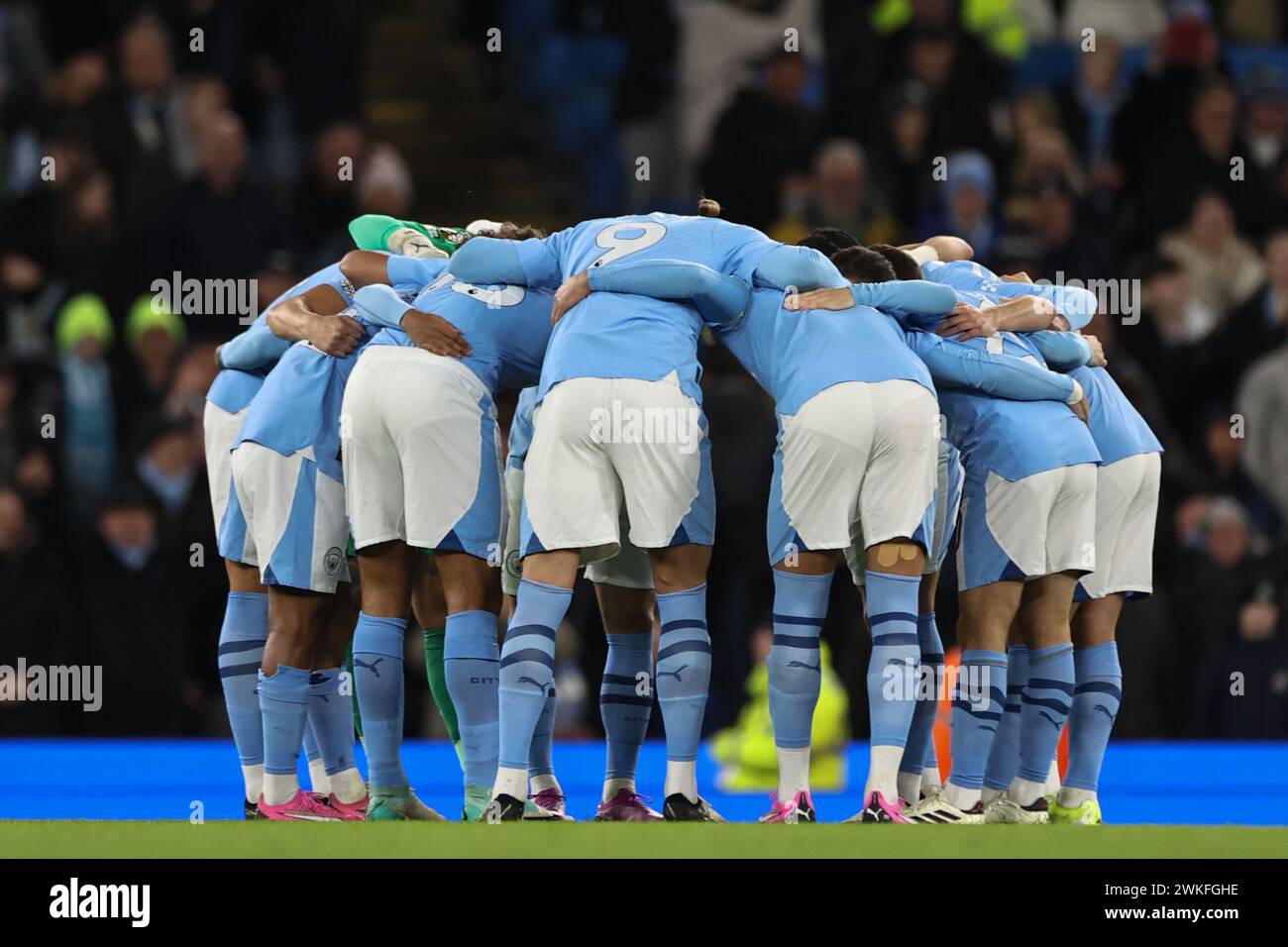 Manchester City have a team huddle before the game during the Premier ...