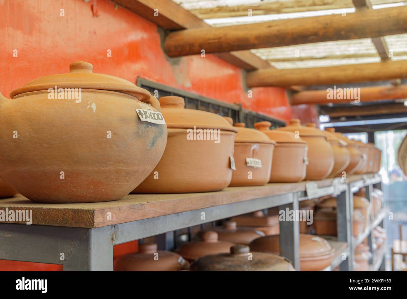 Clay cooking pots hi-res stock photography and images - Alamy