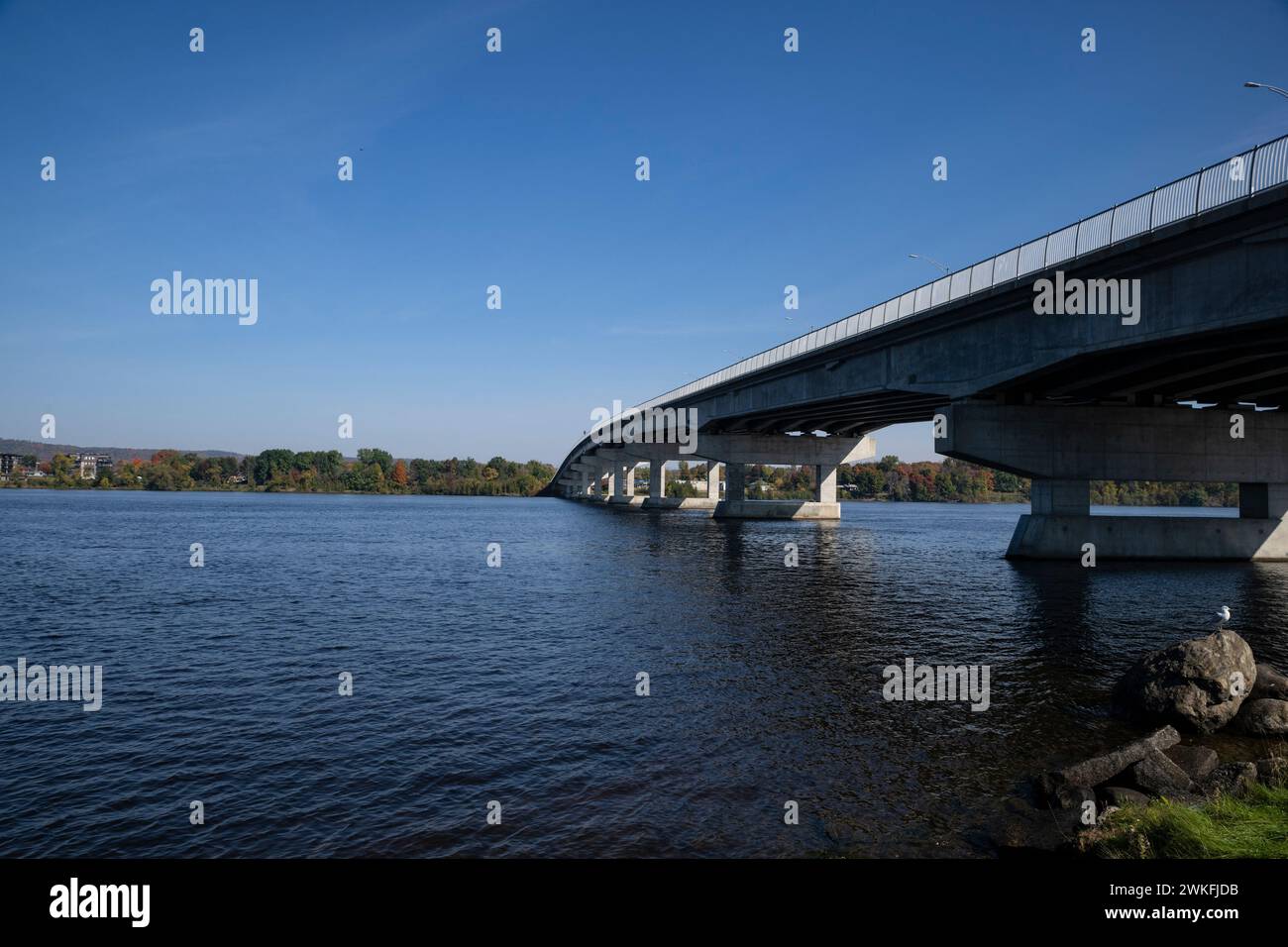 Long-Sault Bridge , Pont du Long-Saul, crossing Ottawa River at ...