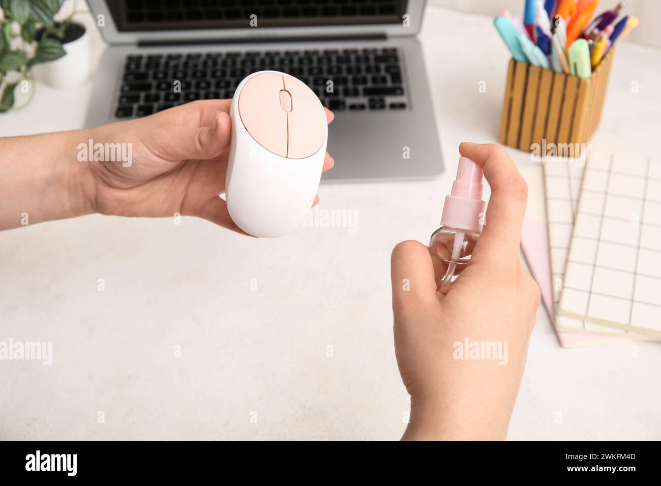 Cleaning computer mouse hi-res stock photography and images - Alamy