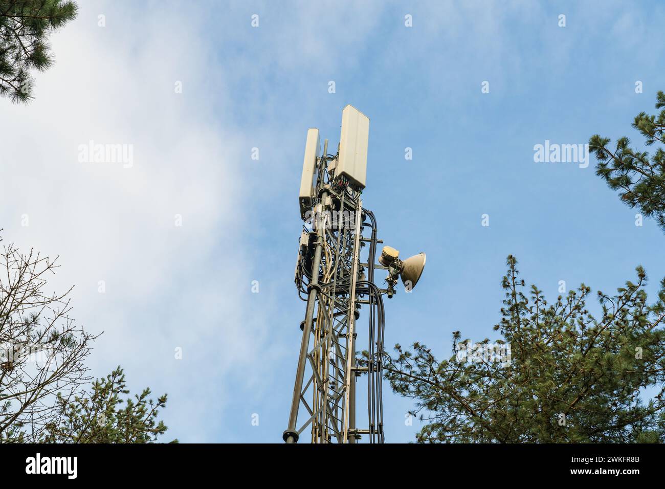 5g antenna high speed hi-res stock photography and images - Alamy