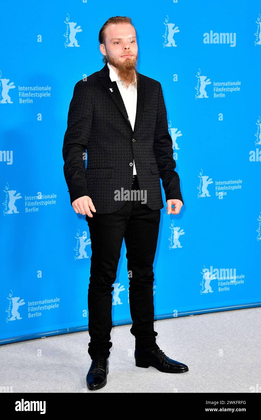 Julien Manier beim Photocall zum Kinofilm L Empire / The Empire auf der ...