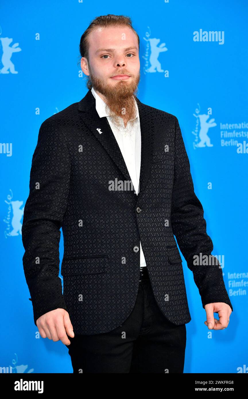 Julien Manier beim Photocall zum Kinofilm L Empire / The Empire auf der ...