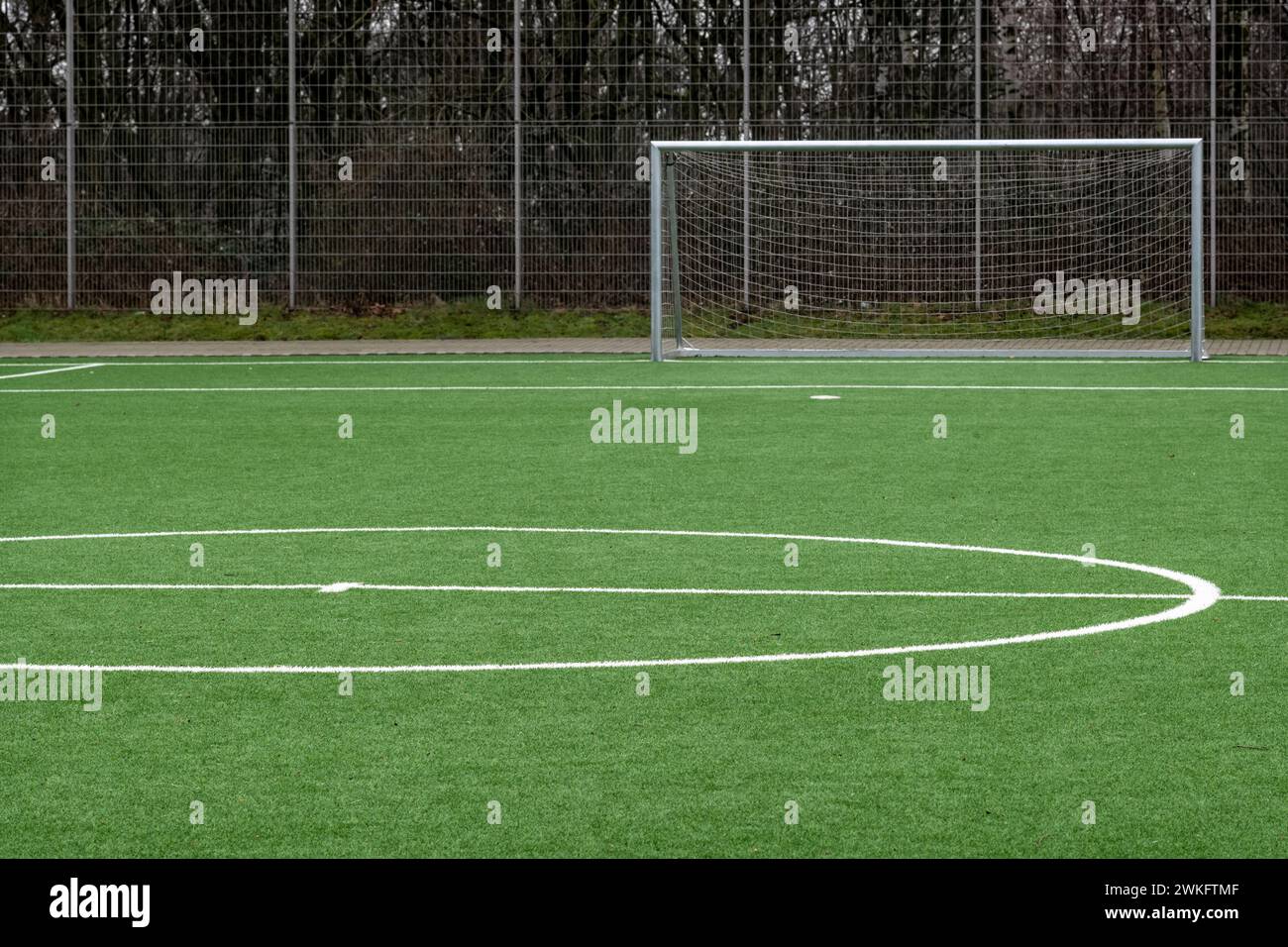 Football pitch centre circle hi-res stock photography and images - Alamy