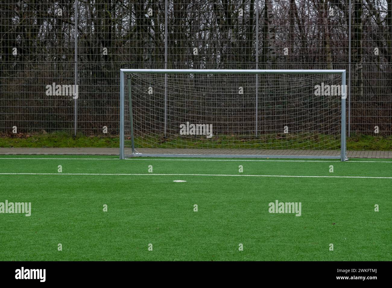 Football pitch centre circle hi-res stock photography and images - Alamy