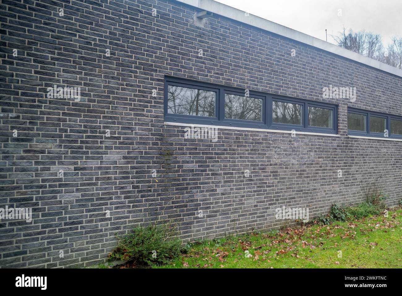 Very narrow windows hi-res stock photography and images - Alamy