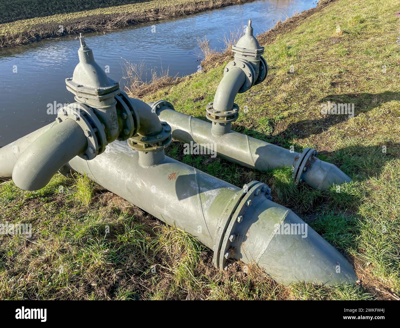 Pumping station on a river hi-res stock photography and images - Alamy