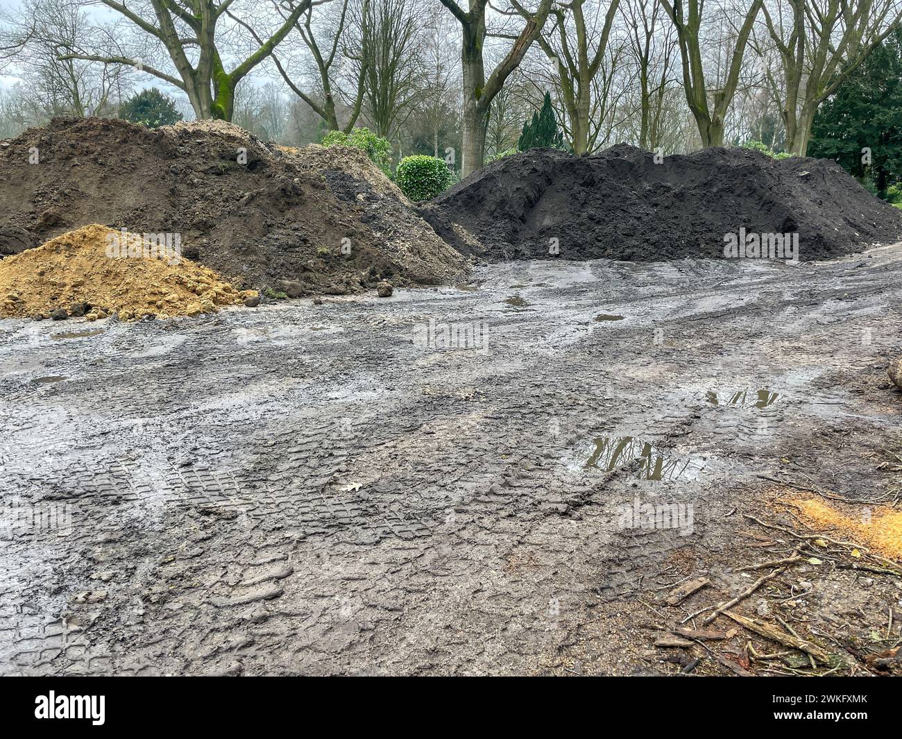 Earth piles hi-res stock photography and images - Alamy