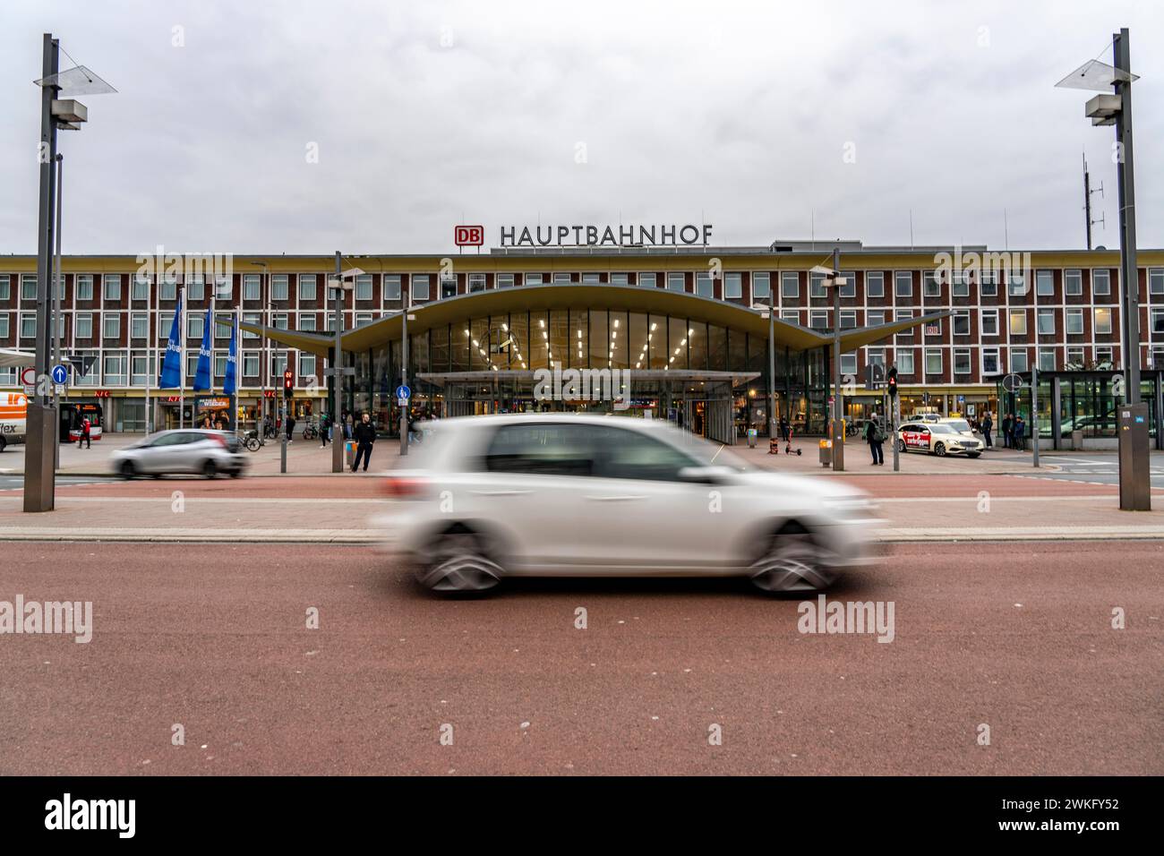 Bochum central station, station concourse, station forecourt, NRW, Germany Stock Photo - Alamy