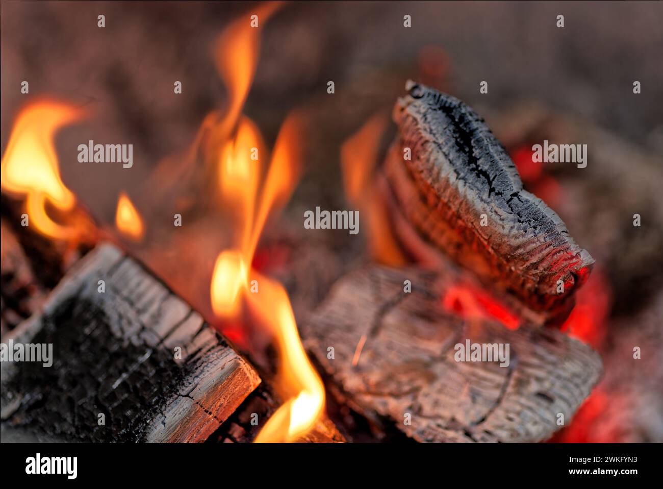 Bonfire logs burning in fireplace hi-res stock photography and images ...