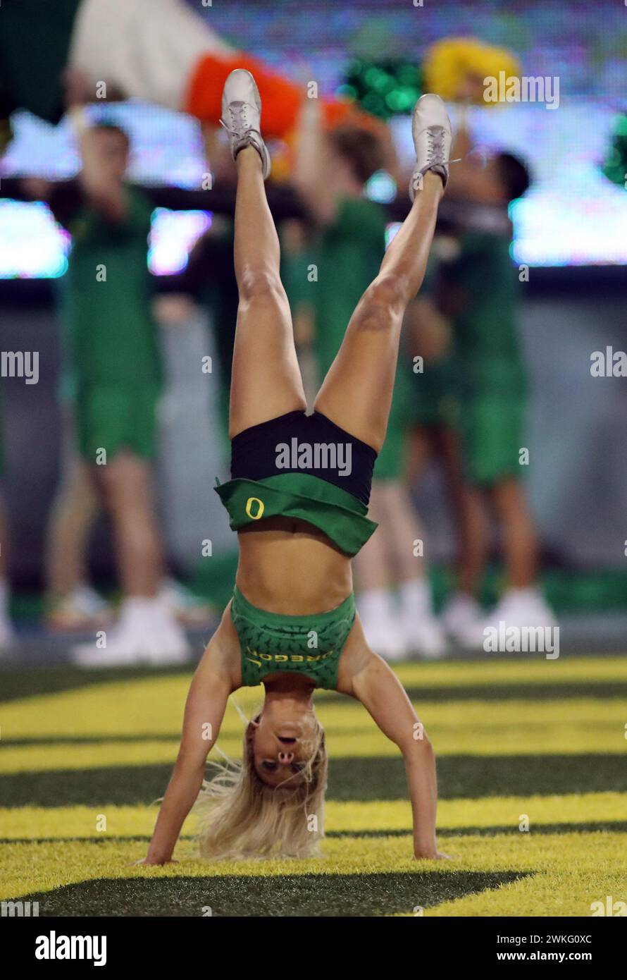 Oregon ducks cheerleader hi-res stock photography and images - Alamy