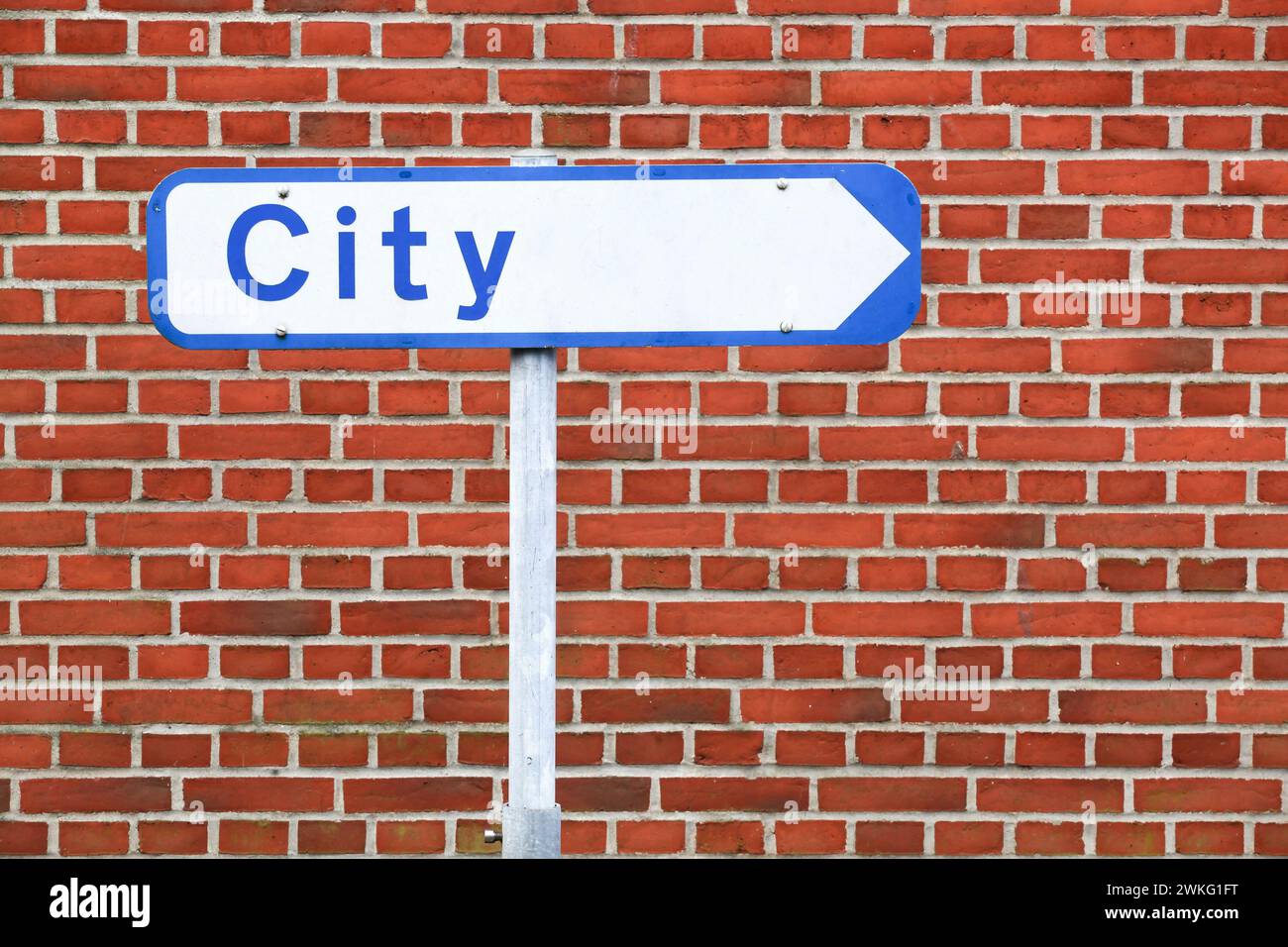 City road sign hi-res stock photography and images - Alamy