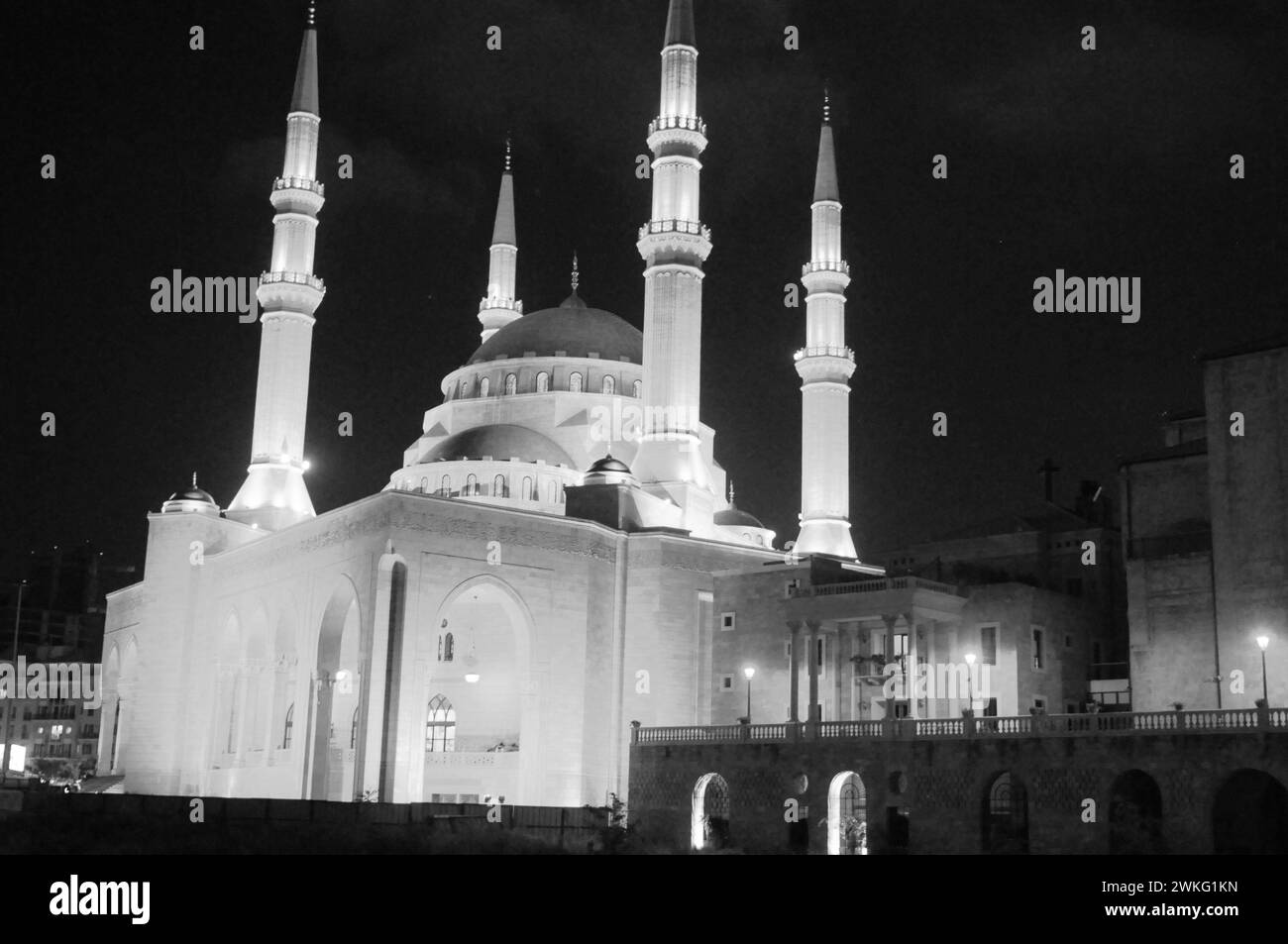Lebanon: The illuminated Mohammad al Amin Mosque of Beirut-City near ...