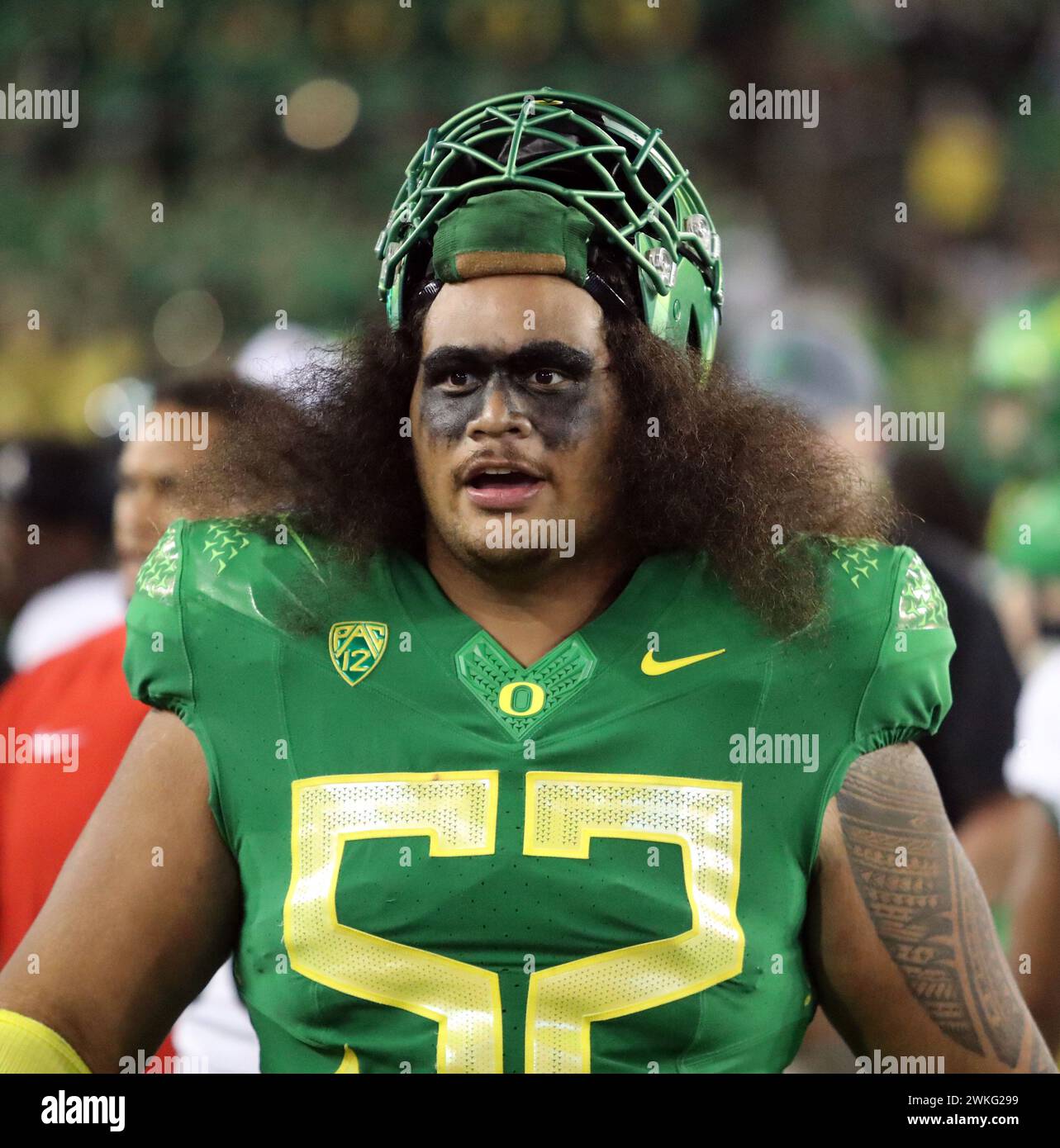 September 16, 2023 - Oregon Ducks offensive lineman Dave Iuli #52 ...