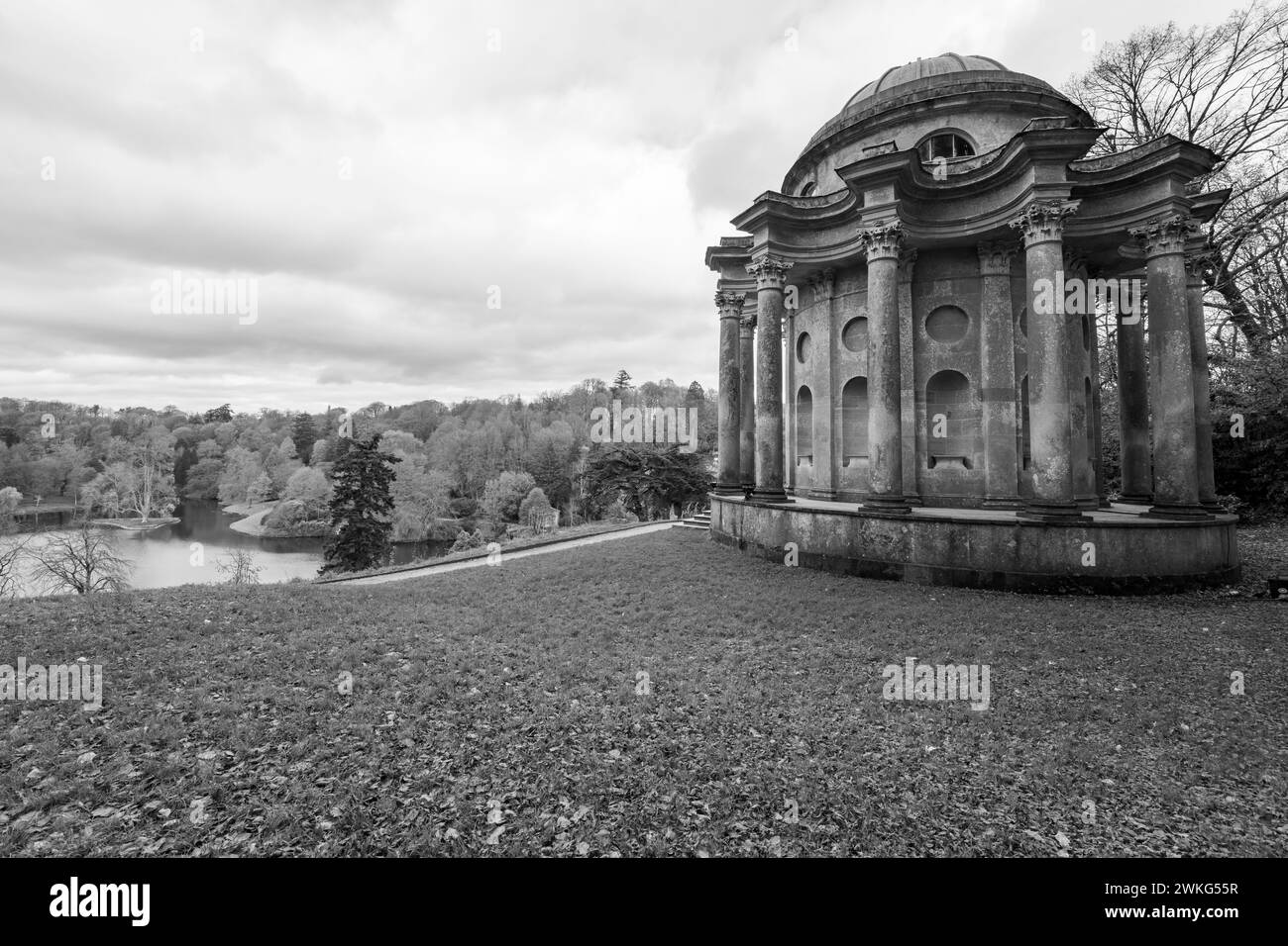 Photo of the Temple Of Apollo in Stourhead Gardens Stock Photo - Alamy