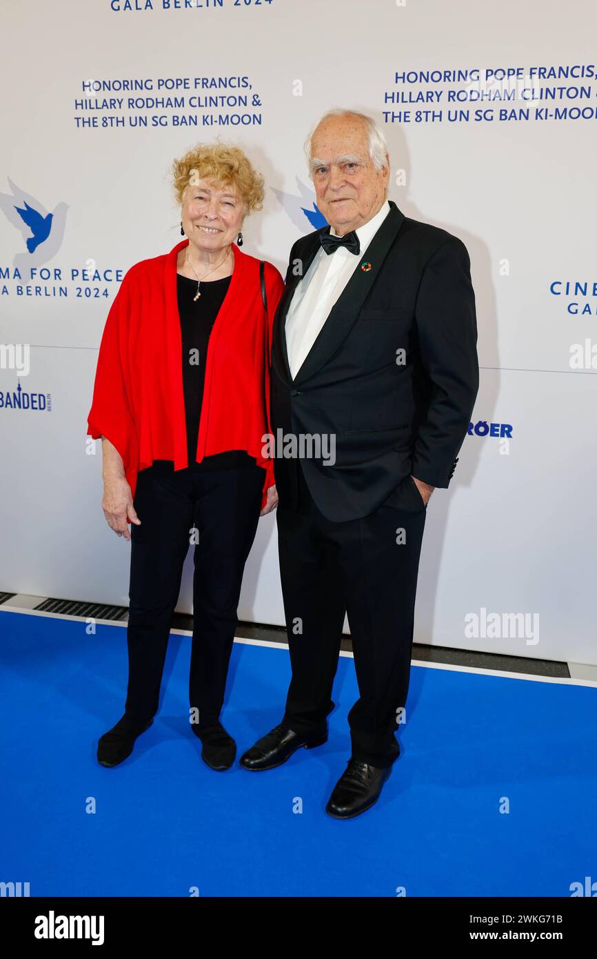 Gesine Schwan und Peter Eigen bei Cinema for Peace 2024 im WECC ...