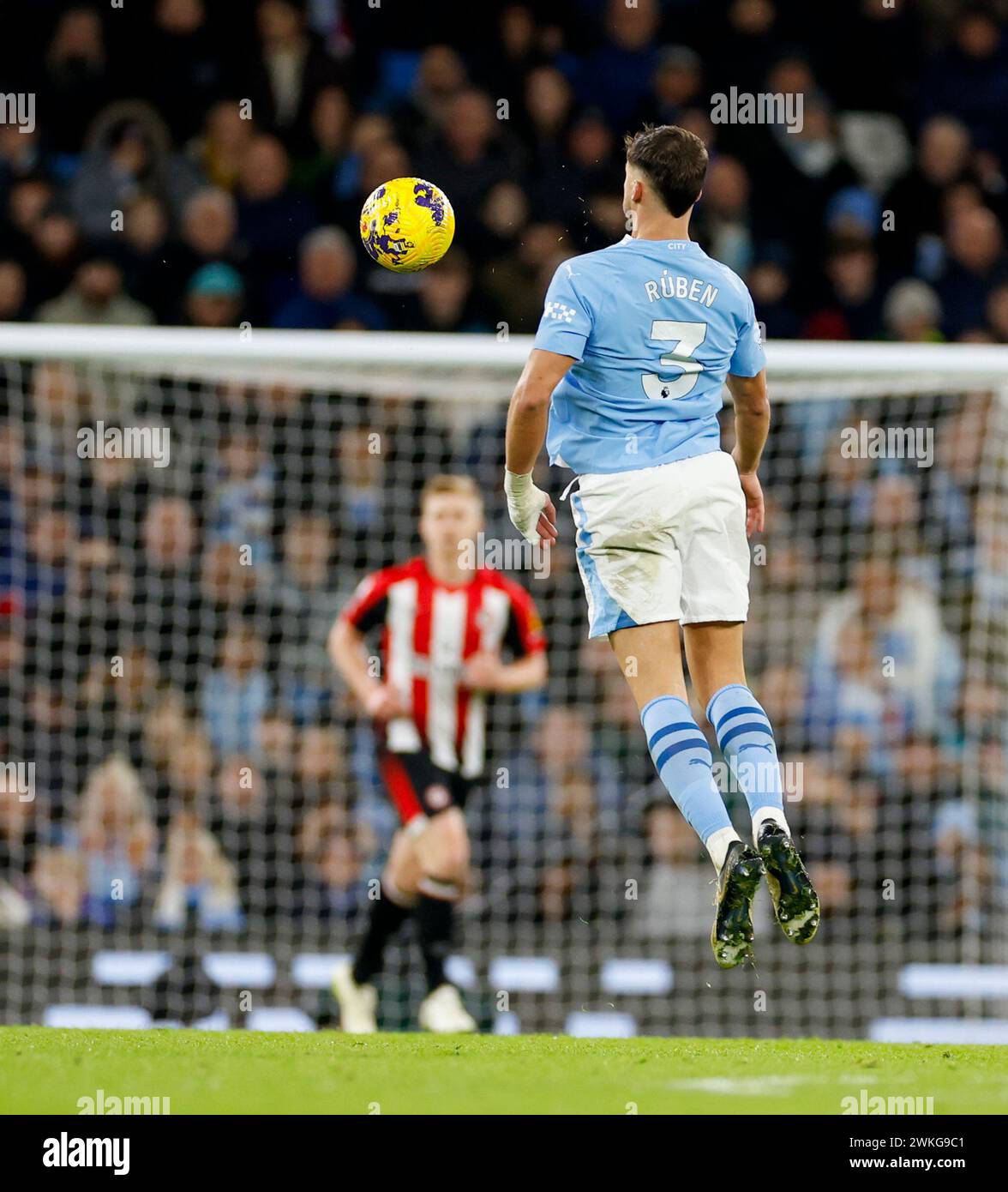 Chest trap soccer hi-res stock photography and images - Alamy