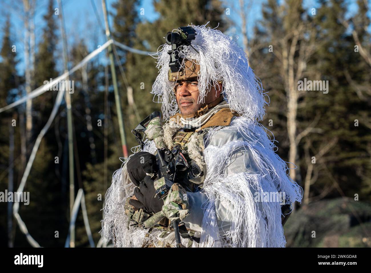 U.S. Army Soldiers assigned to 2nd Battalion, 8th Field Artillery ...