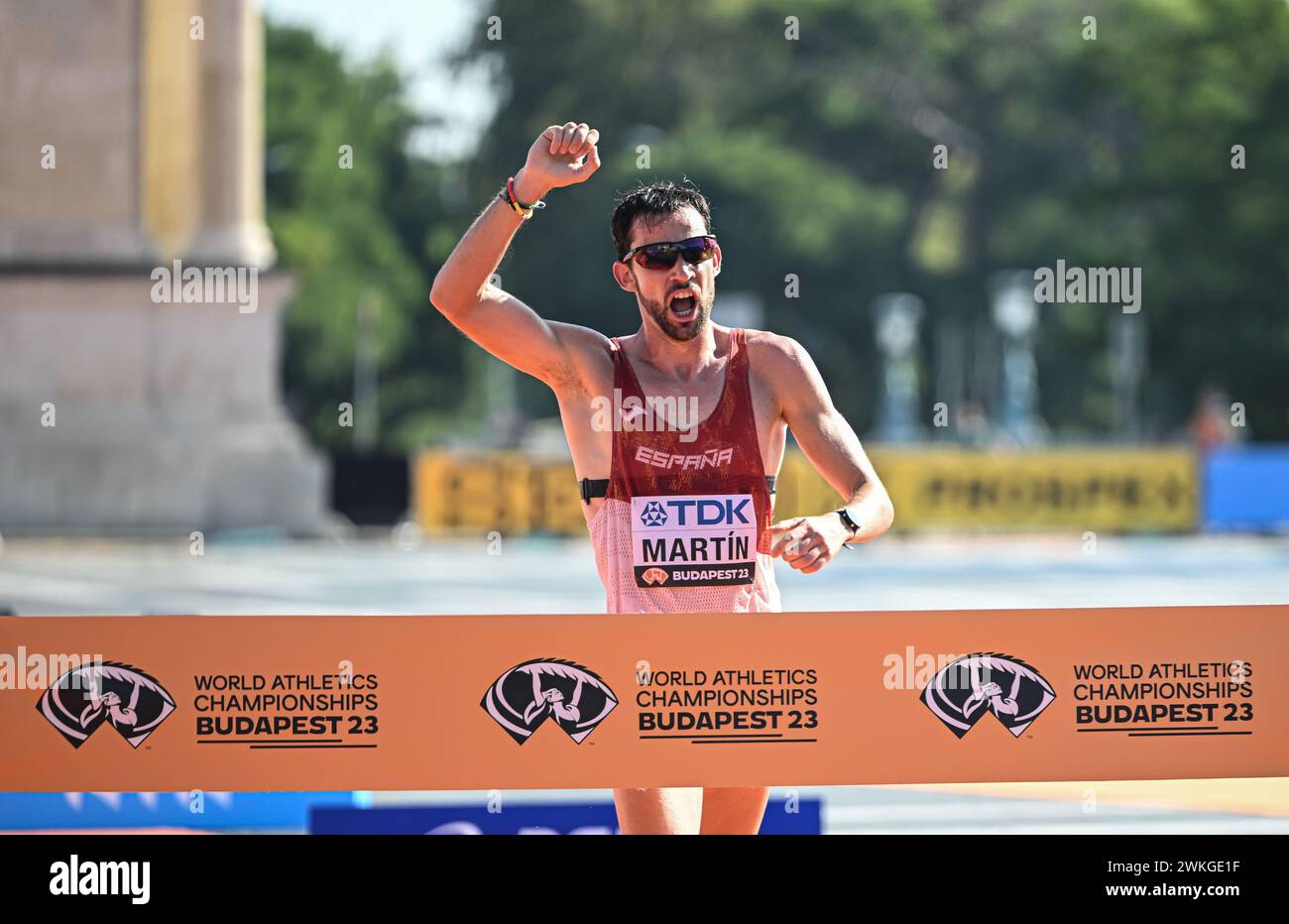 Álvaro MARTÍN winning in the 35 KILOMETRES RACE WALK at the World ...