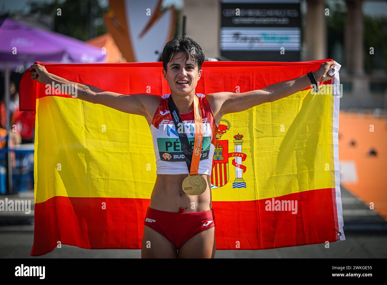 Maria Perez celebrating his medal with the flag in the Budapest 2023 ...