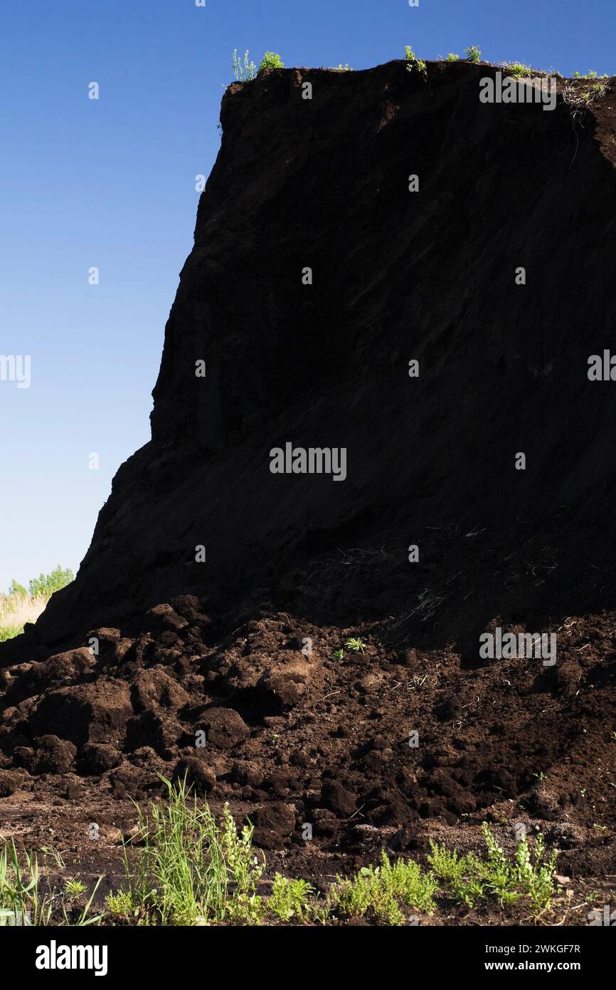 Mound of brown topsoil in commercial sandpit Stock Photo - Alamy