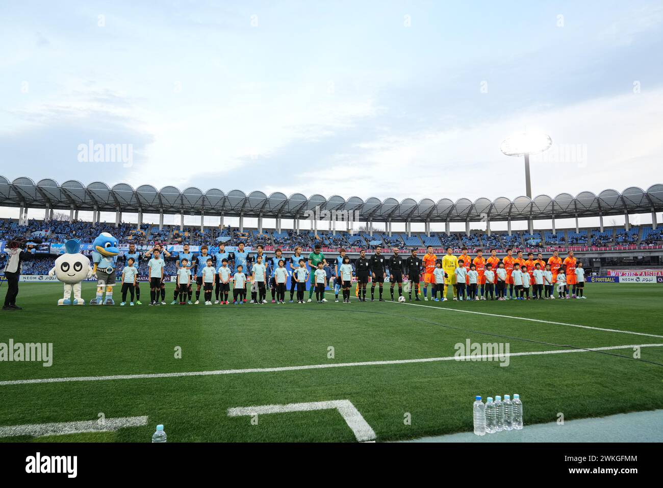 Kawasaki Todoroki Stadium, Kanagawa, Japan. 20th Feb, 2024. (L-R) Kawasaki Frontale team group ...