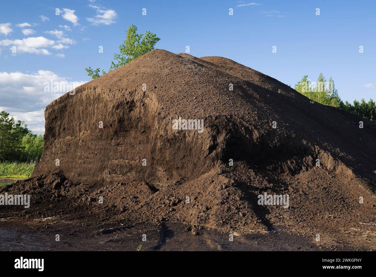 Mound of brown topsoil in commercial sandpit Stock Photo - Alamy