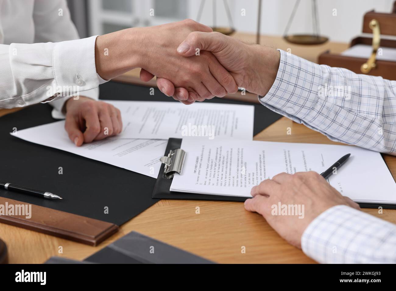 Lawyer client working in office hi-res stock photography and images - Alamy