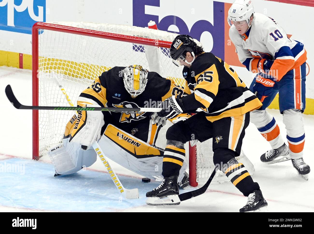 Pittsburgh, United States. 20th Feb, 2024. New York Islanders right ...