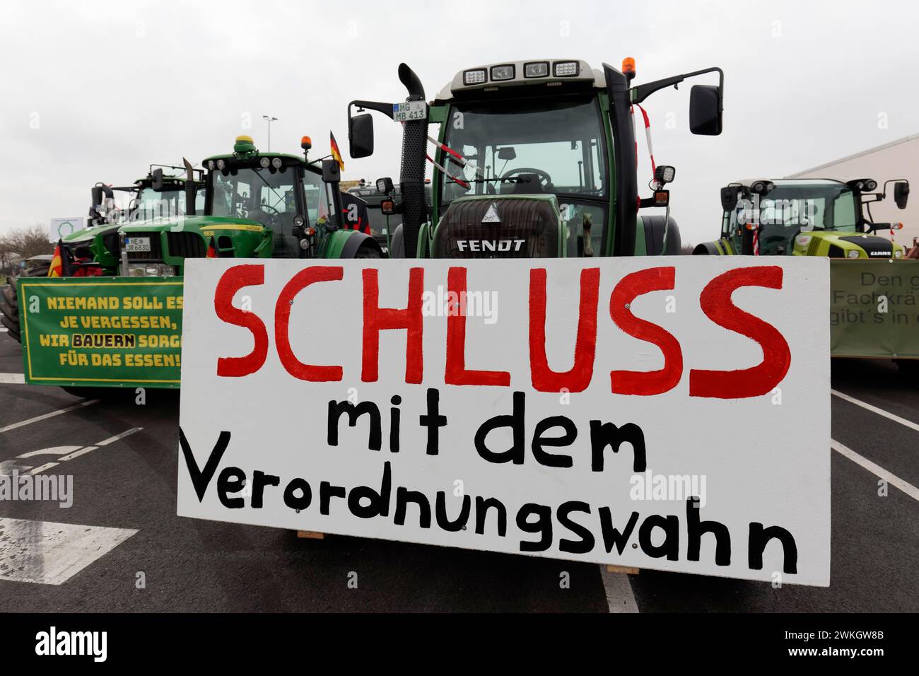 Stop the regulation madness, sign against bureaucracy on a tractor ...