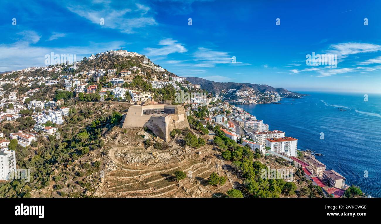Monestir de santa maria de roses hi-res stock photography and images ...