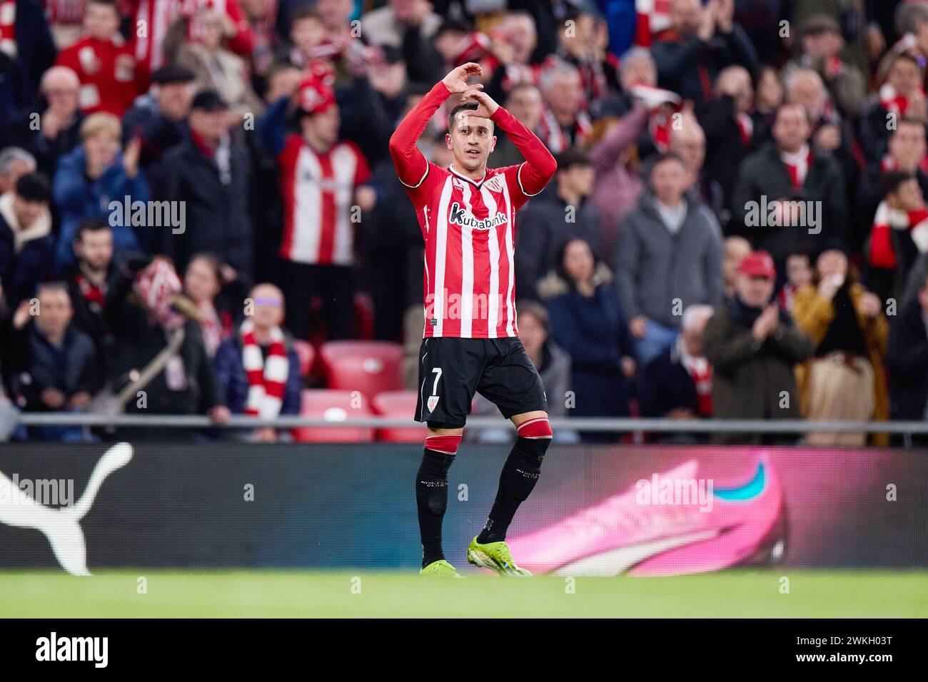 Alex Berenguer of Athletic Club celebrates after scoring a goal during ...