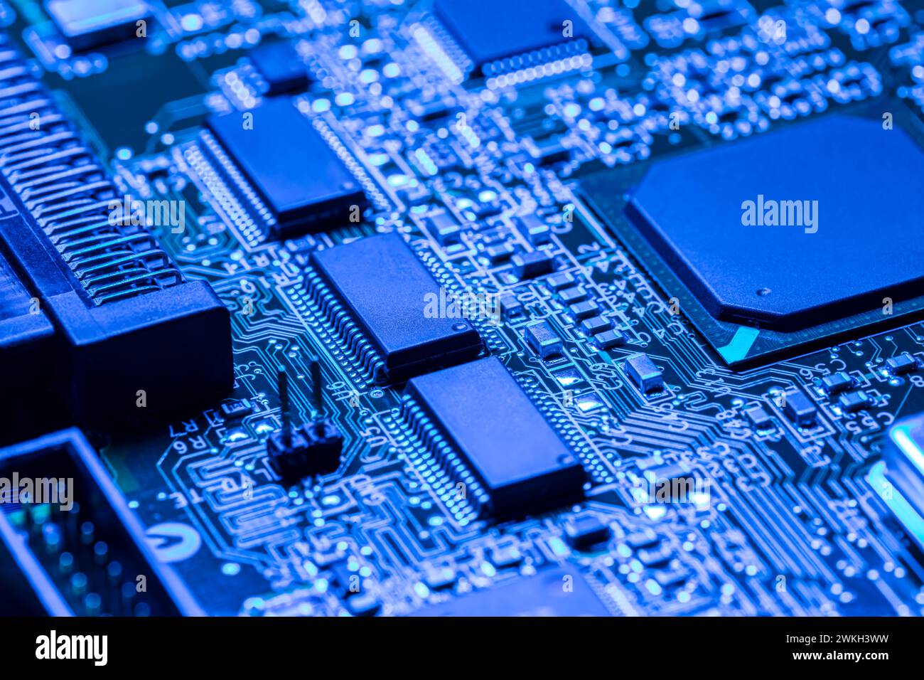 Blue transistor hi-res stock photography and images - Alamy
