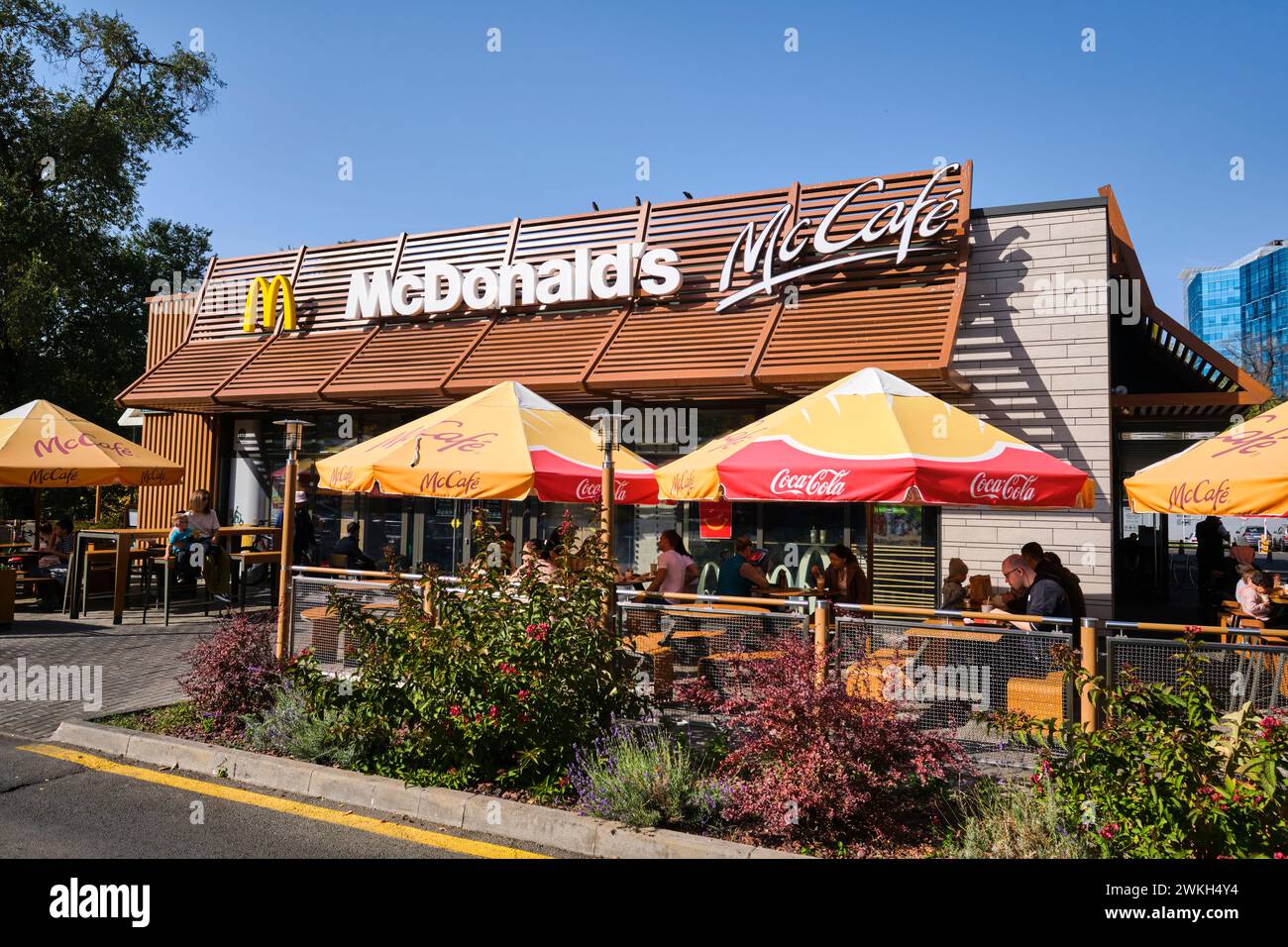 Mcdonalds seating hi-res stock photography and images - Alamy