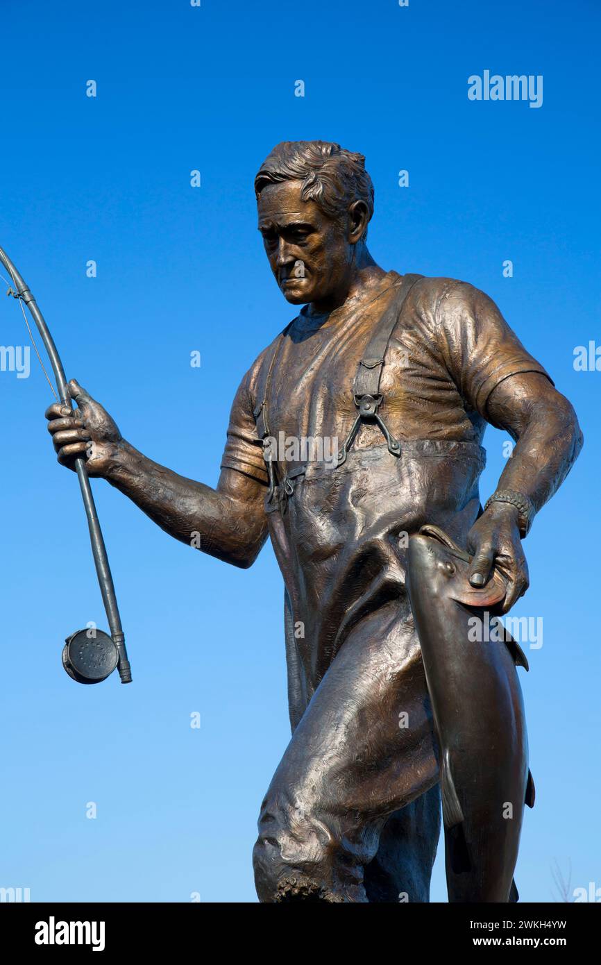 Statue sculpture riverfront hi-res stock photography and images - Alamy