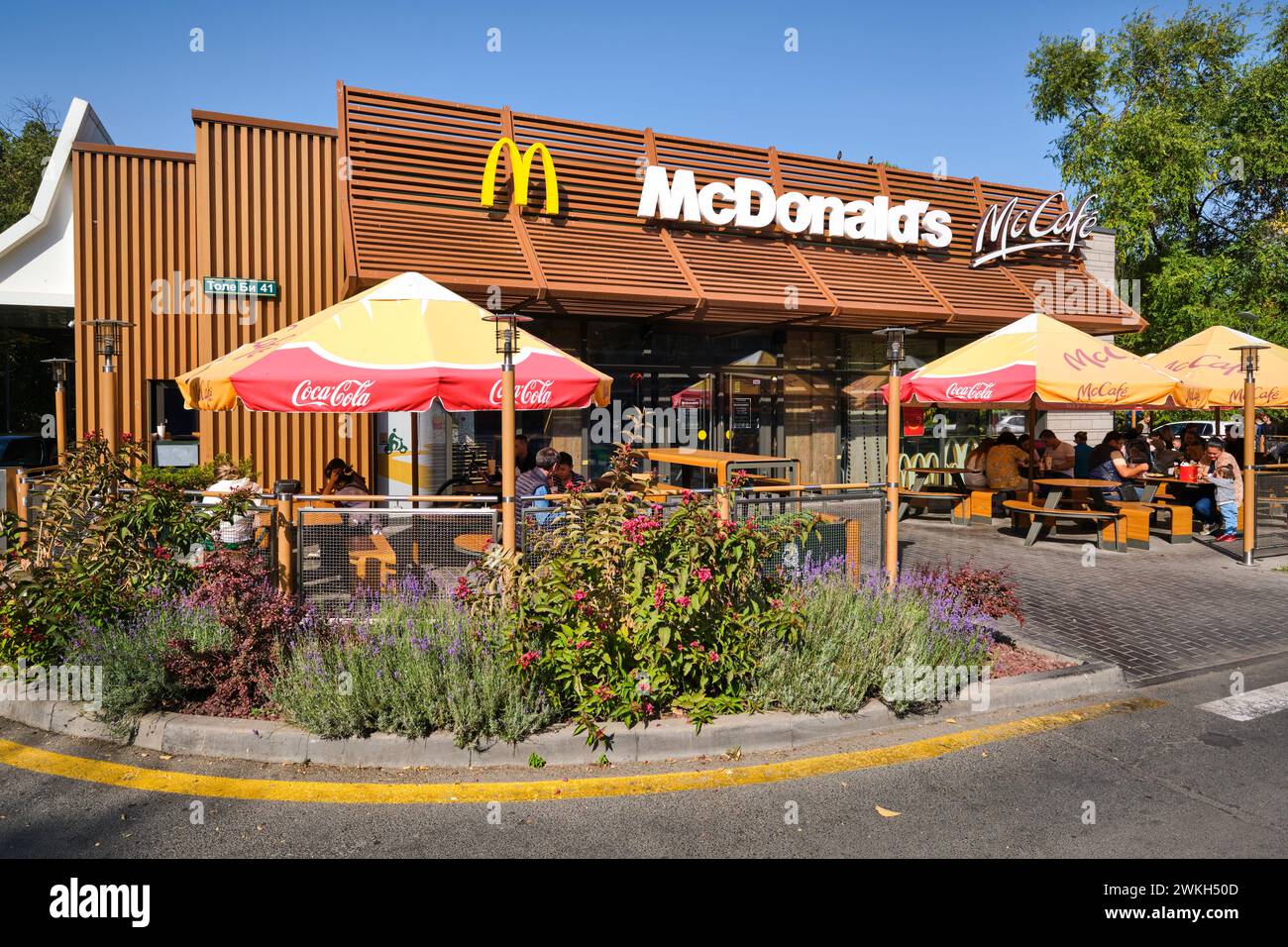 Mcdonalds seating hi-res stock photography and images - Alamy