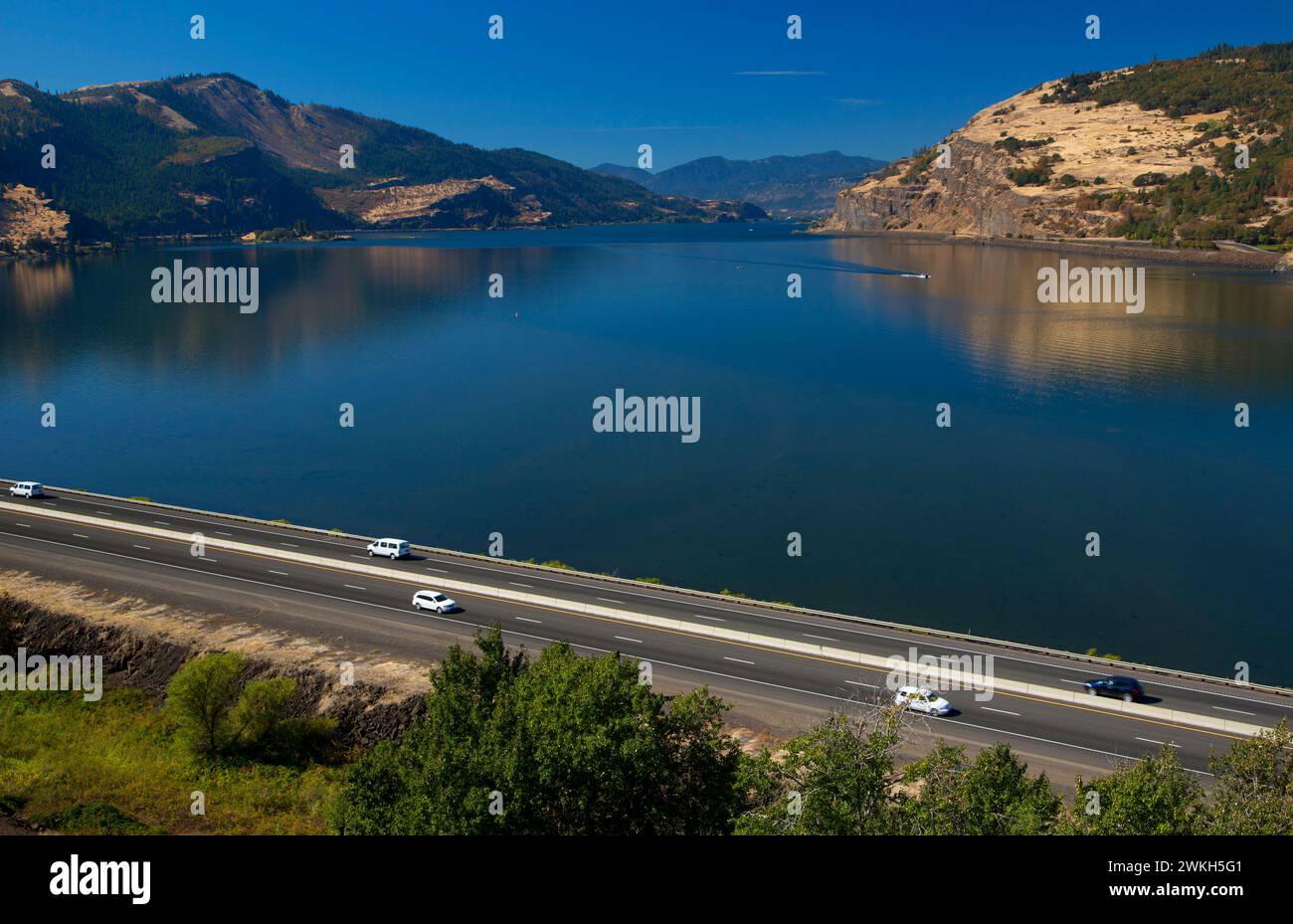 Columbia River from view above Mosier, Columbia River Gorge National ...
