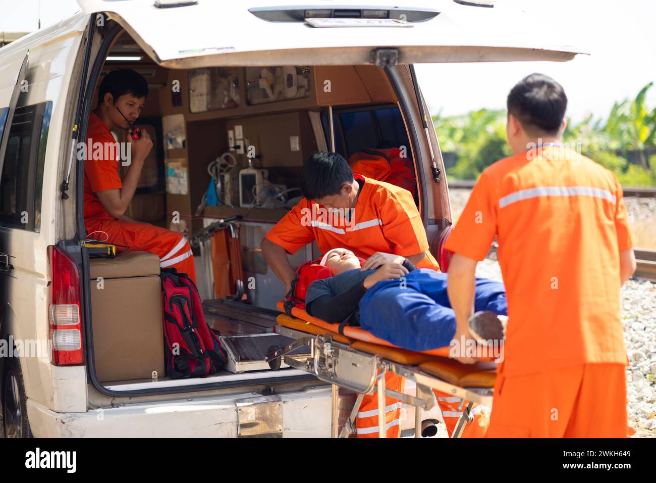 Woman emergency paramedic hi-res stock photography and images - Alamy