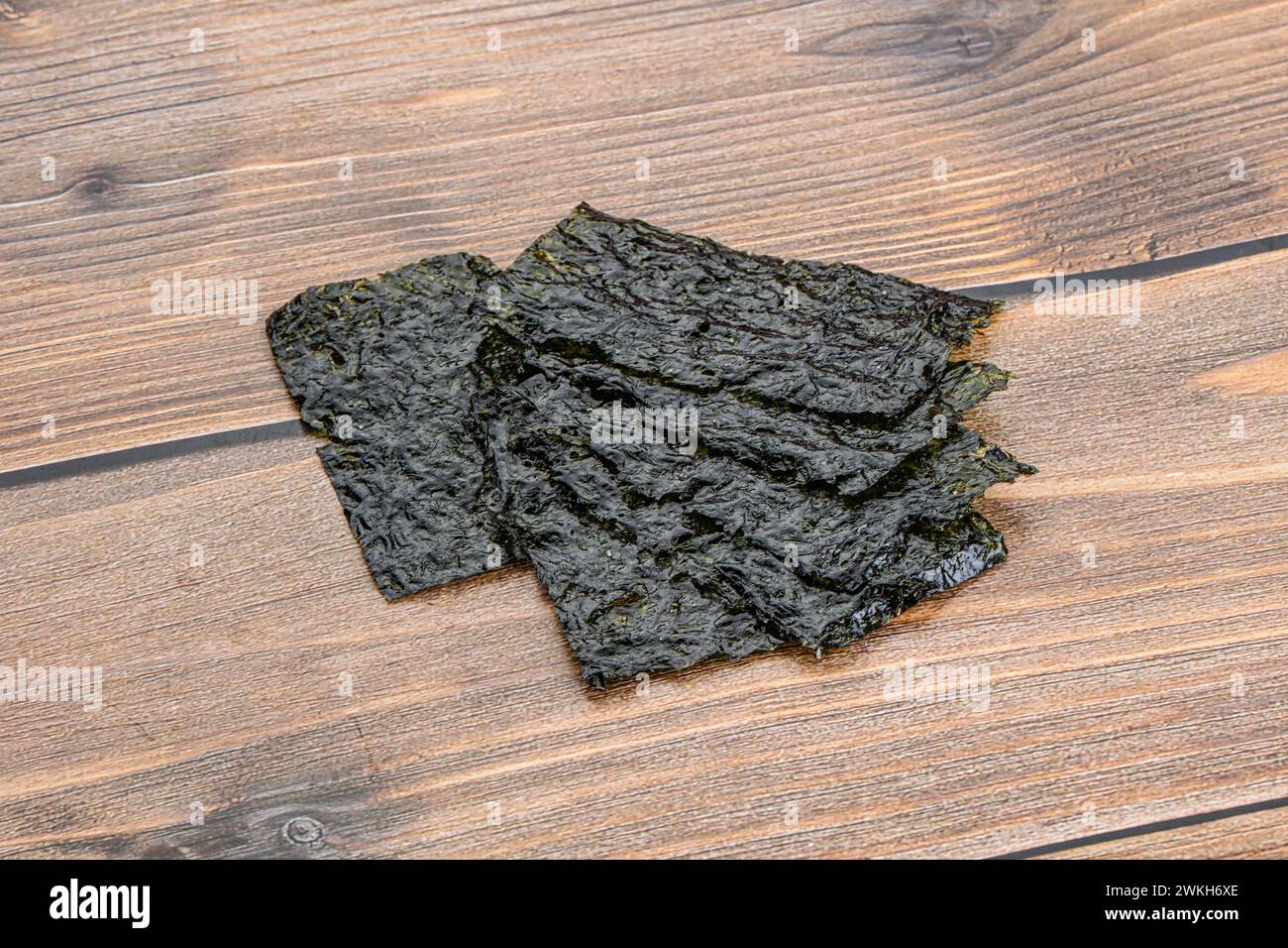 Korean nori seaweed chips heap snack Stock Photo - Alamy