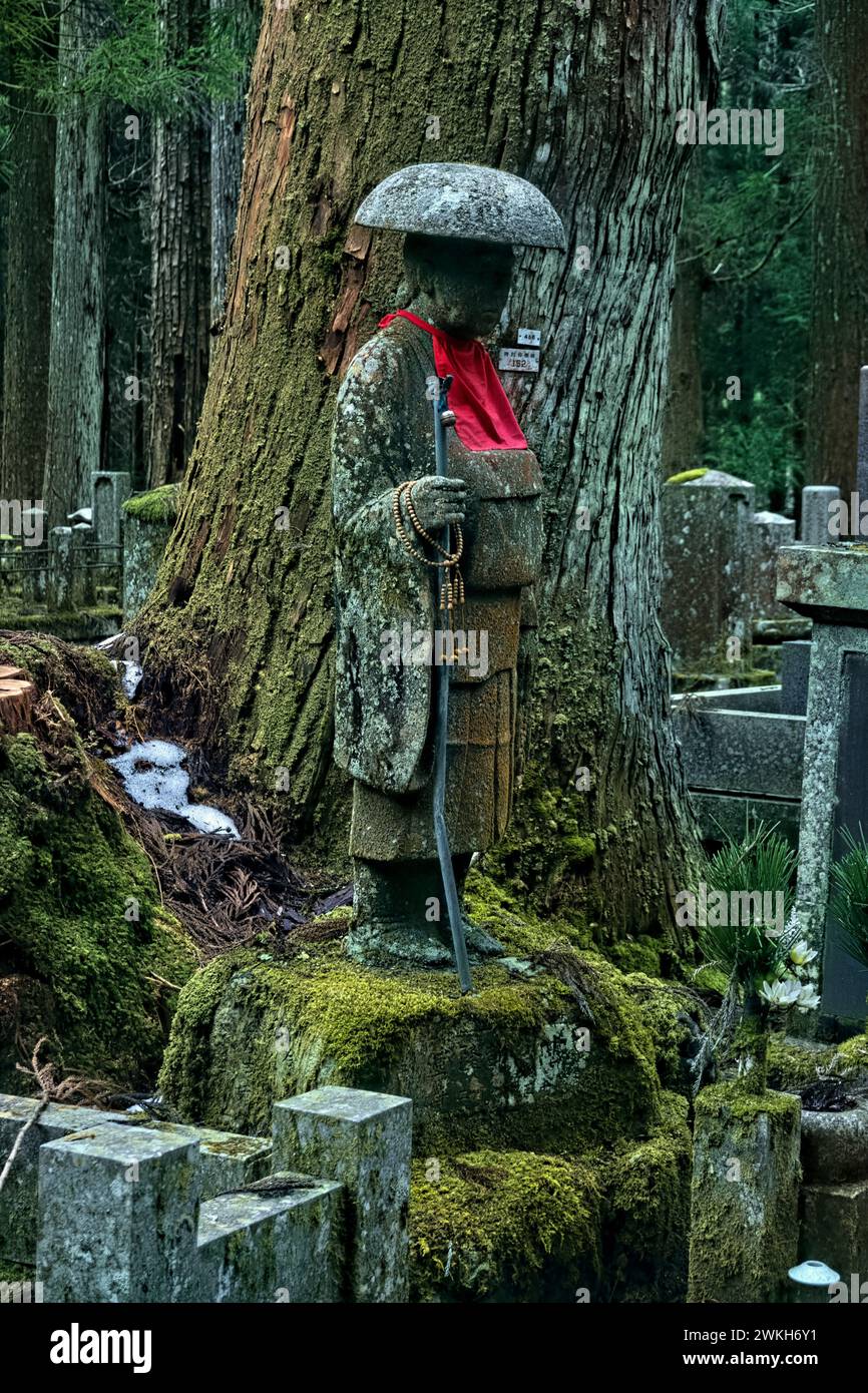 Kobo Daishi statue in the Okunoin Cemetery, Mount Koya (Koyasan ...