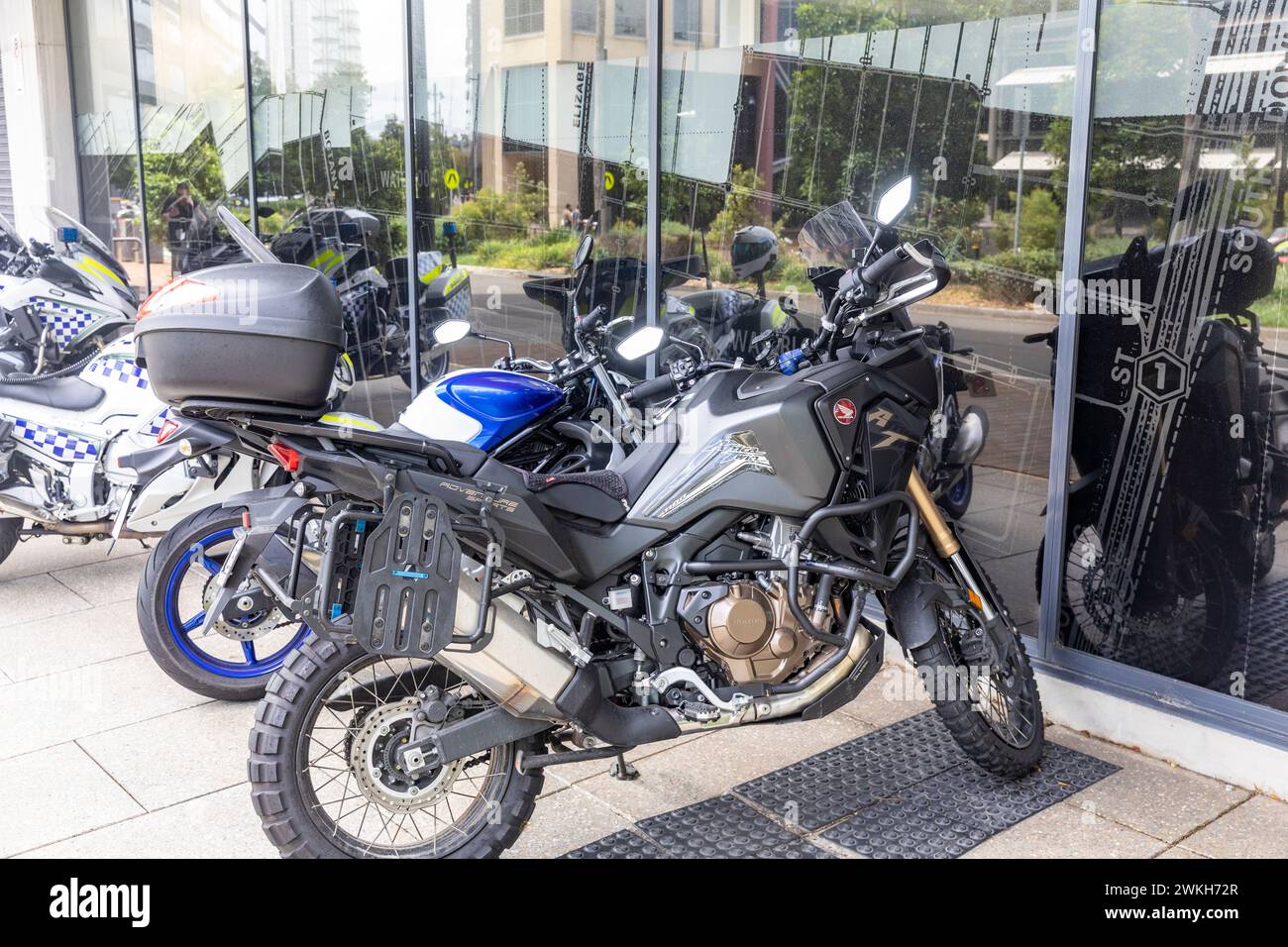 Motorbike workshop africa hi-res stock photography and images - Alamy
